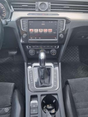 Grey Volkswagen Passat 2015 in Siauliai, with an engine capacity of 1.97 L and mileage of 268 thousand km for 11400 €, photo 25 on AUTOMOTO.COM.LV
