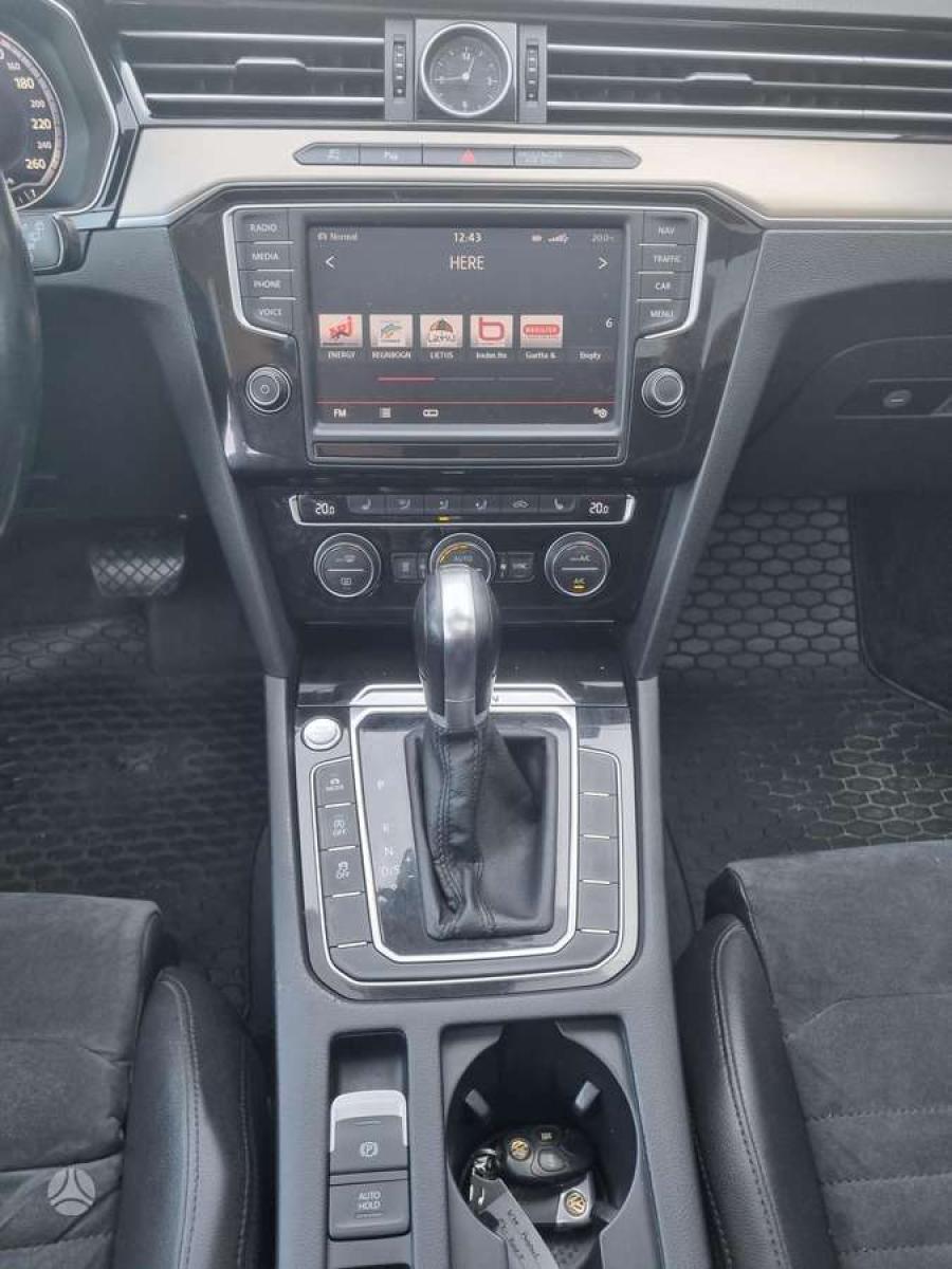 Grey Volkswagen Passat 2015 in Siauliai, with an engine capacity of 1.97 L and mileage of 268 thousand km for 11400 €, photo 25 on AUTOMOTO.COM.LV