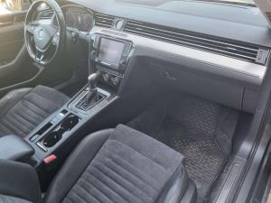 Grey Volkswagen Passat 2015 in Siauliai, with an engine capacity of 1.97 L and mileage of 268 thousand km for 11400 €, photo 26 on AUTOMOTO.COM.LV