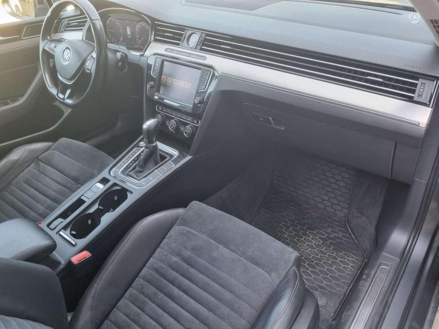 Grey Volkswagen Passat 2015 in Siauliai, with an engine capacity of 1.97 L and mileage of 268 thousand km for 11400 €, photo 26 on AUTOMOTO.COM.LV