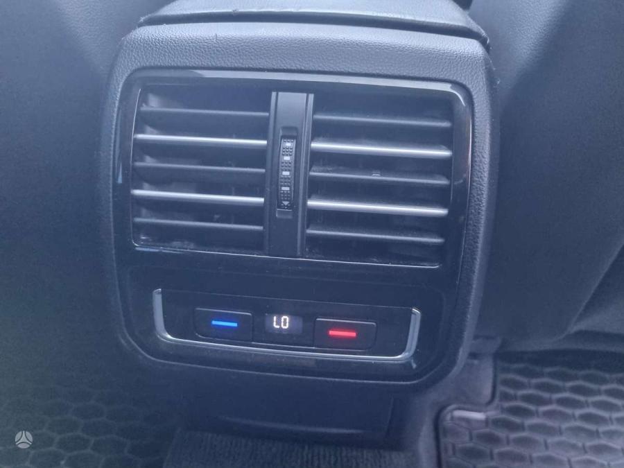 Grey Volkswagen Passat 2015 in Siauliai, with an engine capacity of 1.97 L and mileage of 268 thousand km for 11400 €, photo 30 on AUTOMOTO.COM.LV