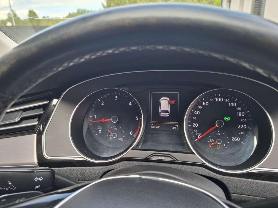 Grey Volkswagen Passat 2015 in Silute, with an engine capacity of 1.97 L and mileage of 380 thousand km for 5700 €, photo 16 on AUTOMOTO.COM.LV
