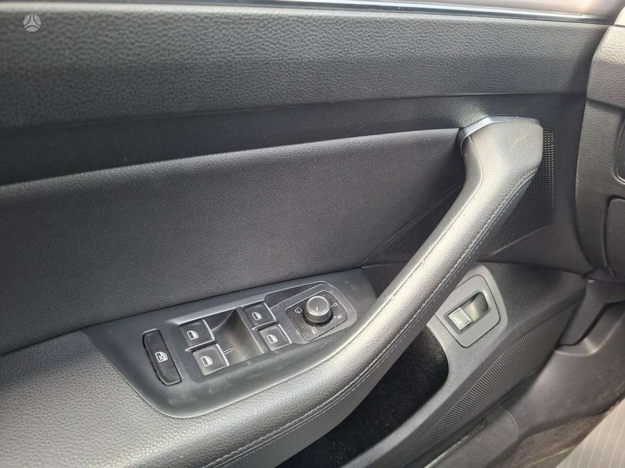 Grey Volkswagen Passat 2015 in Silute, with an engine capacity of 1.97 L and mileage of 380 thousand km for 5700 €, photo 18 on AUTOMOTO.COM.LV