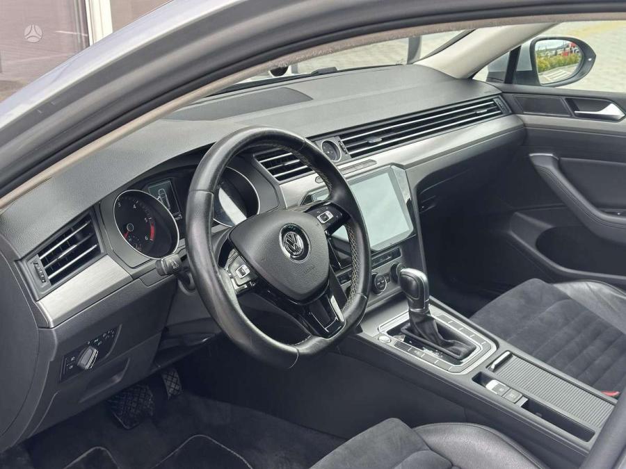 Grey Volkswagen Passat 2015 in Vilnius, with an engine capacity of 1.97 L and mileage of 364 thousand km for 7000 €, photo 8 on AUTOMOTO.COM.LV