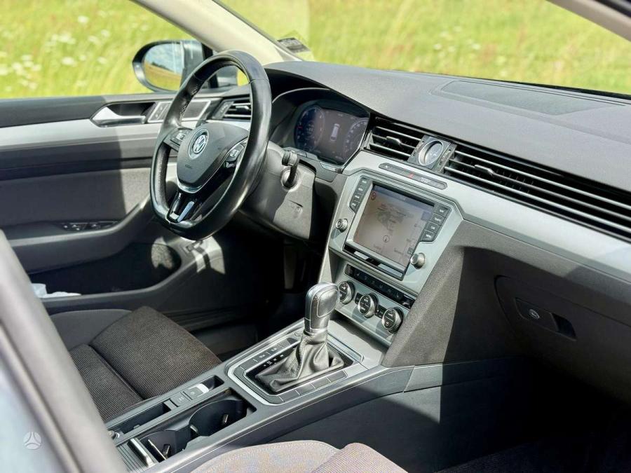 Pelēks Volkswagen Passat 2015 Vilkaviškis, ar dzinēja tilpumu 1.97 L un nobraukumu 309 tūkst. km par 8900 €, foto 12 vietnē AUTOMOTO.COM.LV