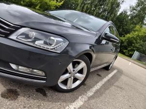Pelēks Volkswagen Passat 2015 Viļņa, ar dzinēja tilpumu 1.60 L un nobraukumu 304 tūkst. km par 5800 €, foto  vietnē AUTOMOTO.COM.LV