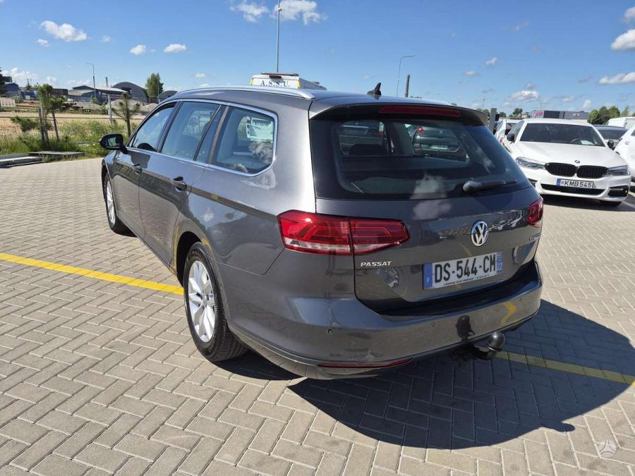 Grey Volkswagen Passat 2015 in Taurage, with an engine capacity of 1.60 L and mileage of 289 thousand km for 7500 €, photo 8 on AUTOMOTO.COM.LV