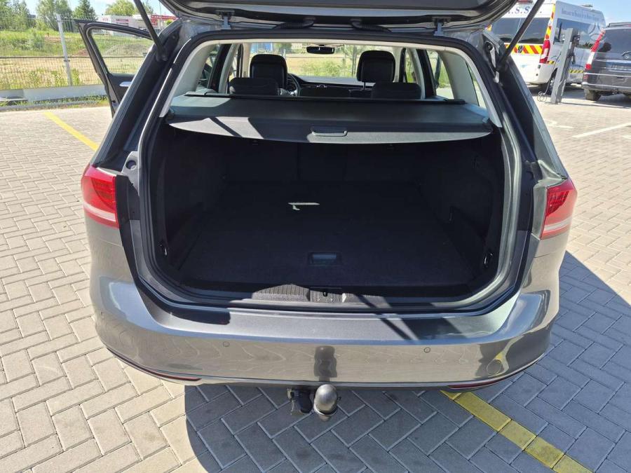 Grey Volkswagen Passat 2015 in Taurage, with an engine capacity of 1.60 L and mileage of 289 thousand km for 7500 €, photo 12 on AUTOMOTO.COM.LV
