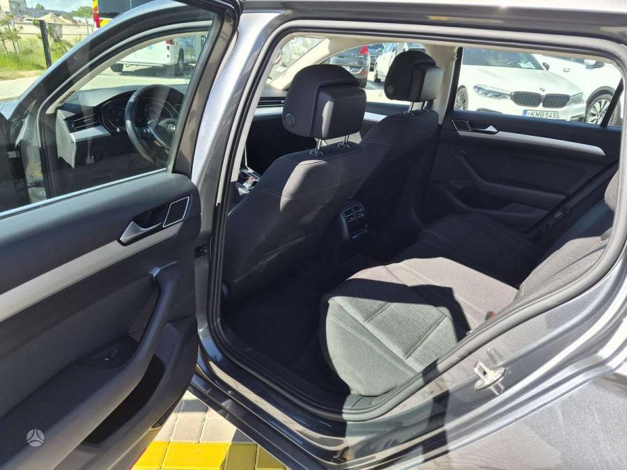 Grey Volkswagen Passat 2015 in Taurage, with an engine capacity of 1.60 L and mileage of 289 thousand km for 7500 €, photo 15 on AUTOMOTO.COM.LV