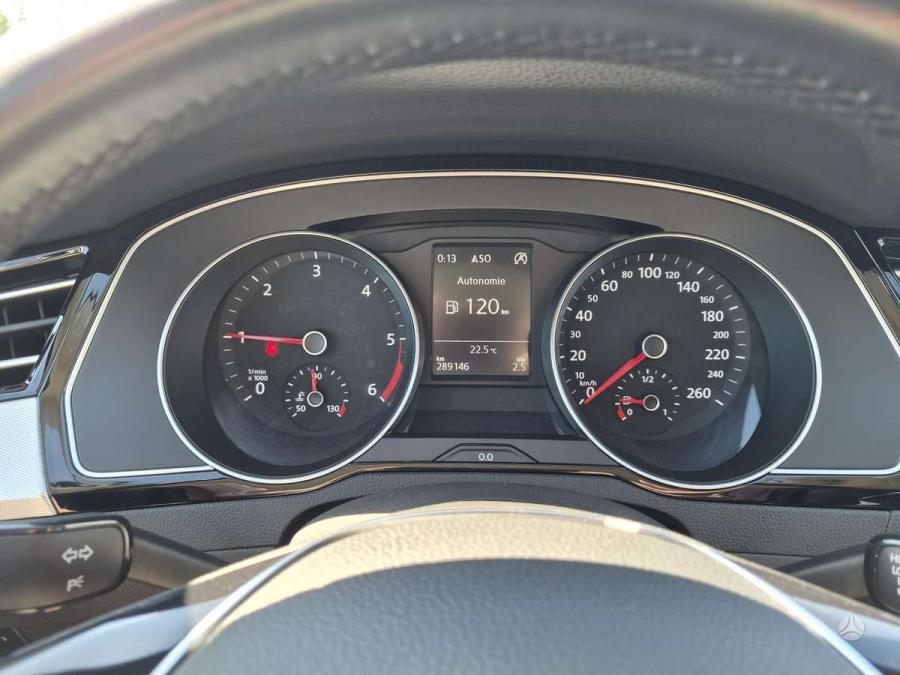 Grey Volkswagen Passat 2015 in Taurage, with an engine capacity of 1.60 L and mileage of 289 thousand km for 7500 €, photo 19 on AUTOMOTO.COM.LV