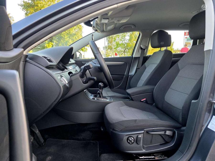 Grey Volkswagen Passat 2015 in Taurage, with an engine capacity of 1.97 L and mileage of 293 thousand km for 6000 €, photo 10 on AUTOMOTO.COM.LV