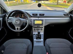 Grey Volkswagen Passat 2015 in Taurage, with an engine capacity of 1.97 L and mileage of 293 thousand km for 6000 €, photo 12 on AUTOMOTO.COM.LV