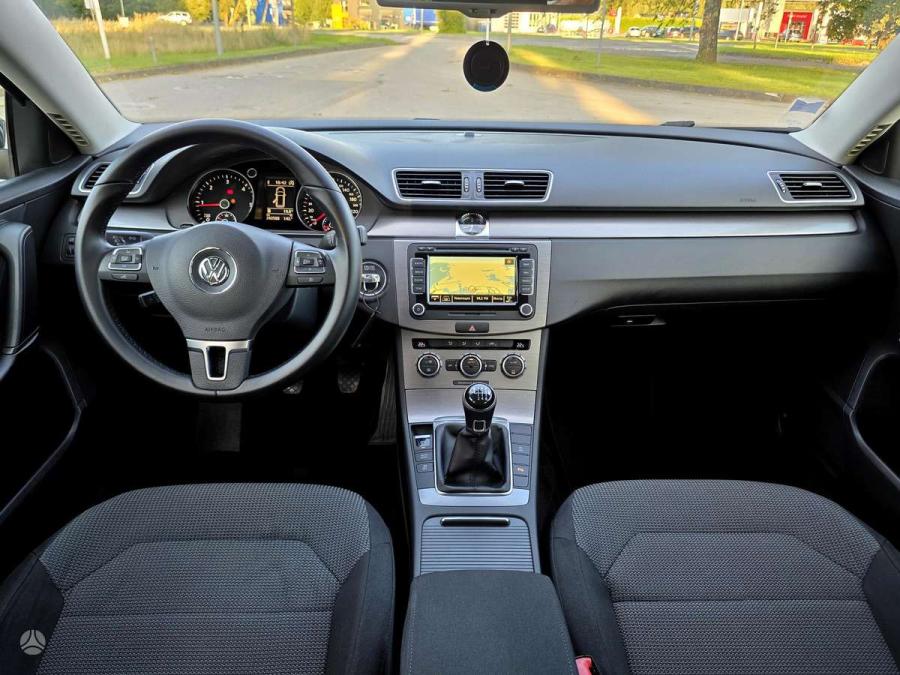Grey Volkswagen Passat 2015 in Taurage, with an engine capacity of 1.97 L and mileage of 293 thousand km for 6000 €, photo 12 on AUTOMOTO.COM.LV