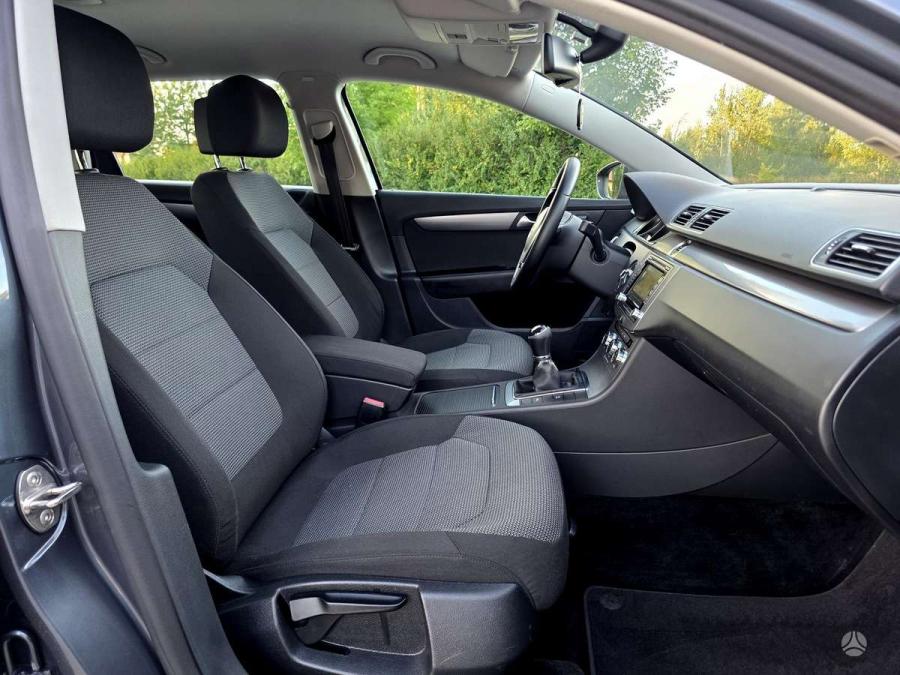 Grey Volkswagen Passat 2015 in Taurage, with an engine capacity of 1.97 L and mileage of 293 thousand km for 6000 €, photo 13 on AUTOMOTO.COM.LV