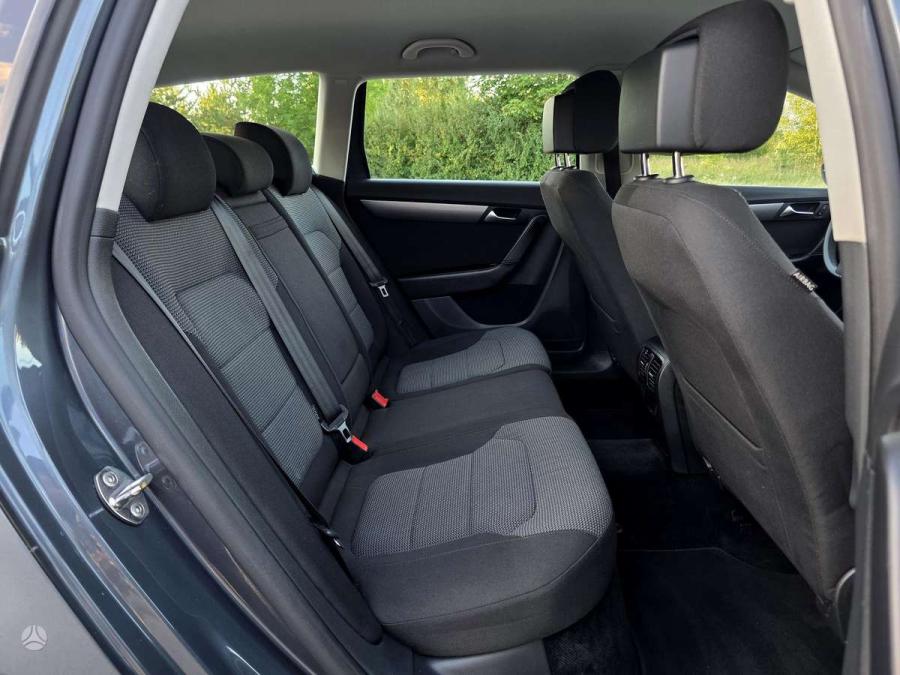 Grey Volkswagen Passat 2015 in Taurage, with an engine capacity of 1.97 L and mileage of 293 thousand km for 6000 €, photo 14 on AUTOMOTO.COM.LV