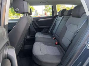 Grey Volkswagen Passat 2015 in Taurage, with an engine capacity of 1.97 L and mileage of 293 thousand km for 6000 €, photo 15 on AUTOMOTO.COM.LV
