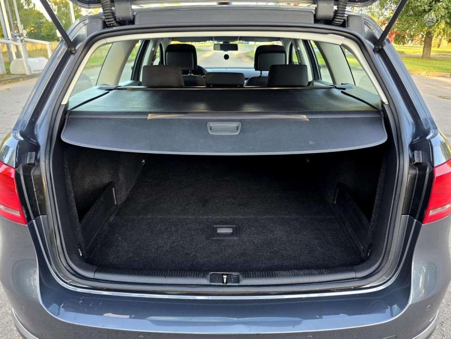 Grey Volkswagen Passat 2015 in Taurage, with an engine capacity of 1.97 L and mileage of 293 thousand km for 6000 €, photo 16 on AUTOMOTO.COM.LV