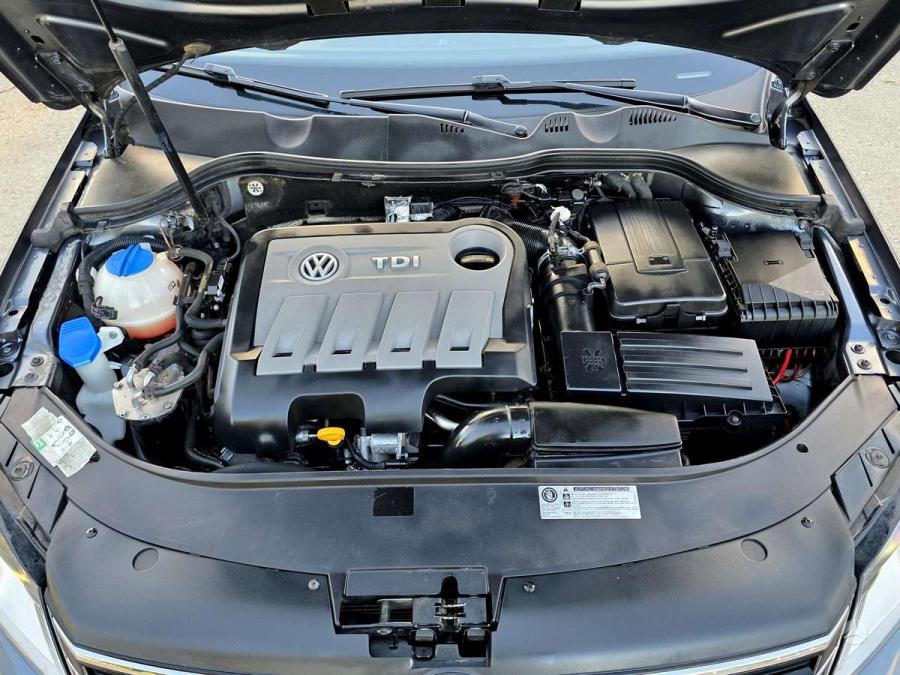 Grey Volkswagen Passat 2015 in Taurage, with an engine capacity of 1.97 L and mileage of 293 thousand km for 6000 €, photo 17 on AUTOMOTO.COM.LV