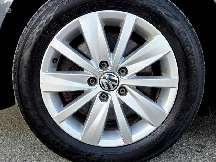 Grey Volkswagen Passat 2015 in Taurage, with an engine capacity of 1.97 L and mileage of 293 thousand km for 6000 €, photo 43 on AUTOMOTO.COM.LV