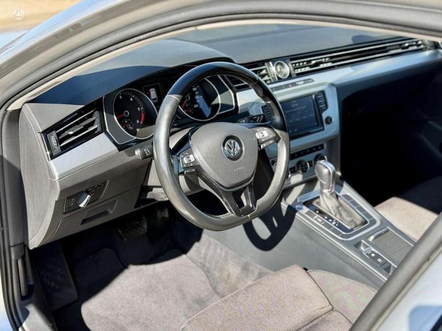Grey Volkswagen Passat 2015 in Vilkaviskis, with an engine capacity of 1.97 L and mileage of 223 thousand km for 8700 €, photo 11 on AUTOMOTO.COM.LV