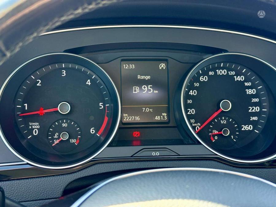 Grey Volkswagen Passat 2015 in Vilkaviskis, with an engine capacity of 1.97 L and mileage of 223 thousand km for 8700 €, photo 12 on AUTOMOTO.COM.LV