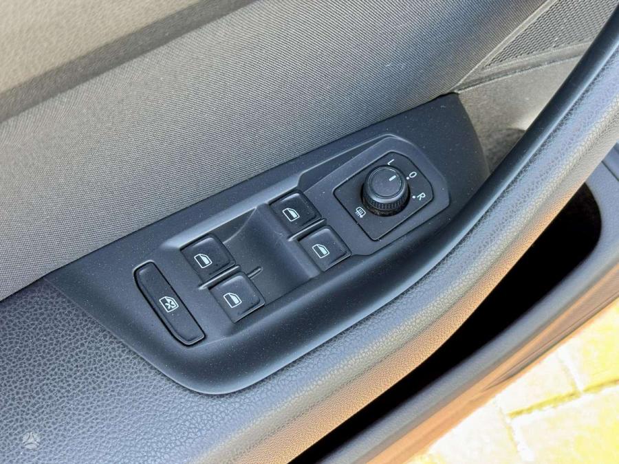 Grey Volkswagen Passat 2015 in Vilkaviskis, with an engine capacity of 1.97 L and mileage of 223 thousand km for 8700 €, photo 17 on AUTOMOTO.COM.LV
