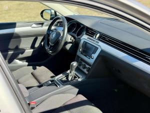 Grey Volkswagen Passat 2015 in Vilkaviskis, with an engine capacity of 1.97 L and mileage of 223 thousand km for 8700 €, photo 18 on AUTOMOTO.COM.LV