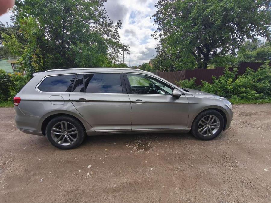 Grey Volkswagen Passat 2015 in Vilnius, with an engine capacity of 1.60 L and mileage of 248 thousand km for 7500 €, photo 5 on AUTOMOTO.COM.LV