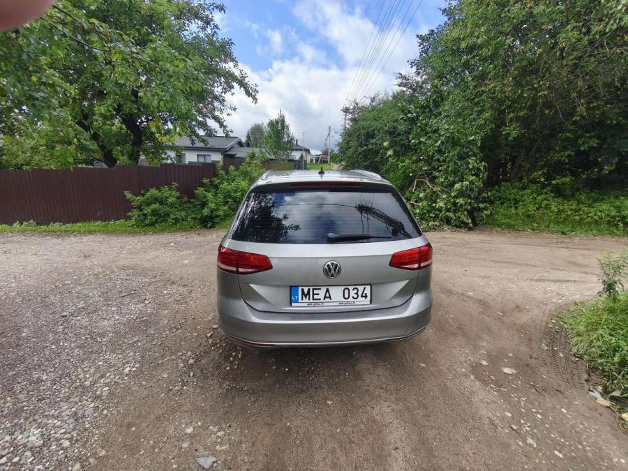 Grey Volkswagen Passat 2015 in Vilnius, with an engine capacity of 1.60 L and mileage of 248 thousand km for 7500 €, photo 6 on AUTOMOTO.COM.LV