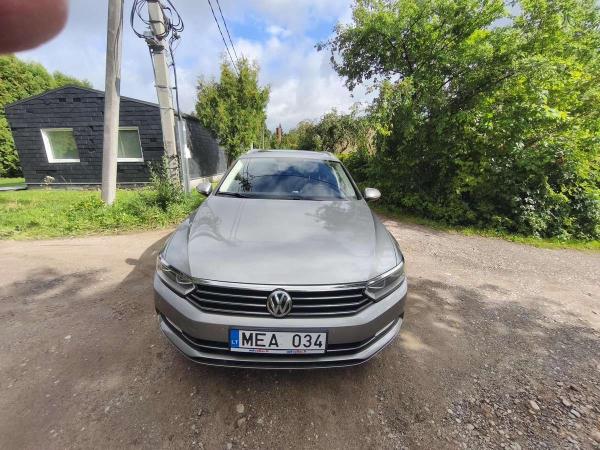 Volkswagen Passat 2015 in Vilnius on AUTOMOTO.COM.LV Grey Volkswagen Passat 2015 in Vilnius, with an engine capacity of 1.60 L and mileage of 248 thousand km for 7500 β¬, photo 7 on AUTOMOTO.COM.LV