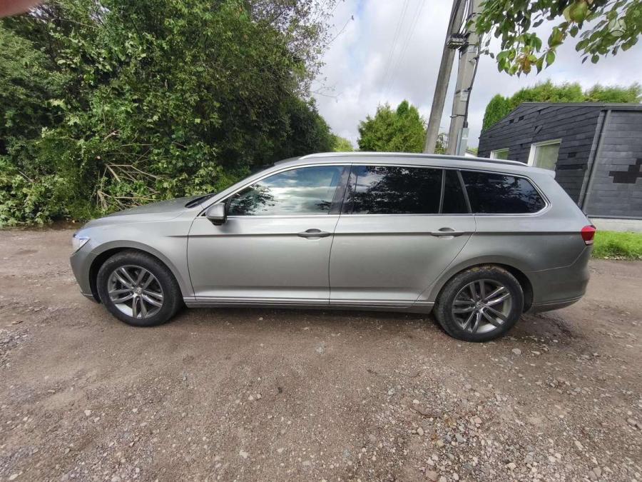 Grey Volkswagen Passat 2015 in Vilnius, with an engine capacity of 1.60 L and mileage of 248 thousand km for 7500 €, photo 8 on AUTOMOTO.COM.LV