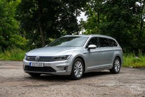 Grey Volkswagen Passat 2015 in Kaunas, with an engine capacity of 1.40 L and mileage of 305 thousand km for 8800 €, photo  on AUTOMOTO.COM.LV