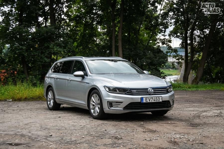 Grey Volkswagen Passat 2015 in Kaunas, with an engine capacity of 1.40 L and mileage of 305 thousand km for 8800 €, photo 4 on AUTOMOTO.COM.LV