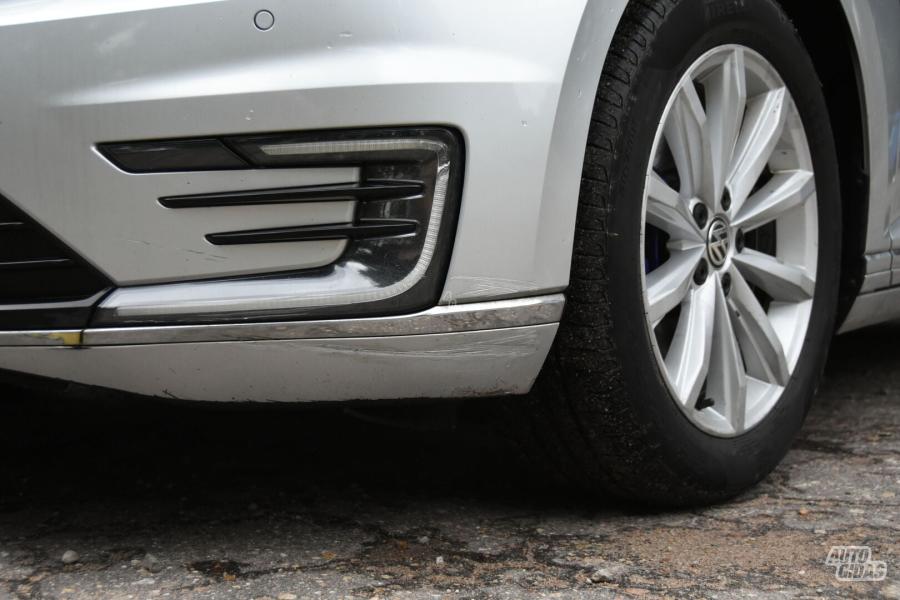 Grey Volkswagen Passat 2015 in Kaunas, with an engine capacity of 1.40 L and mileage of 305 thousand km for 8800 €, photo 10 on AUTOMOTO.COM.LV