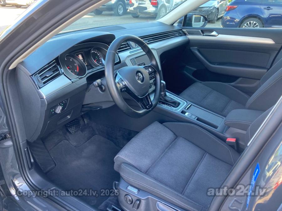 Grey Volkswagen Passat 2015 in Tallinn, with an engine capacity of 2.00 L and mileage of 254 thousand km for 8999 €, photo 11 on AUTOMOTO.COM.LV