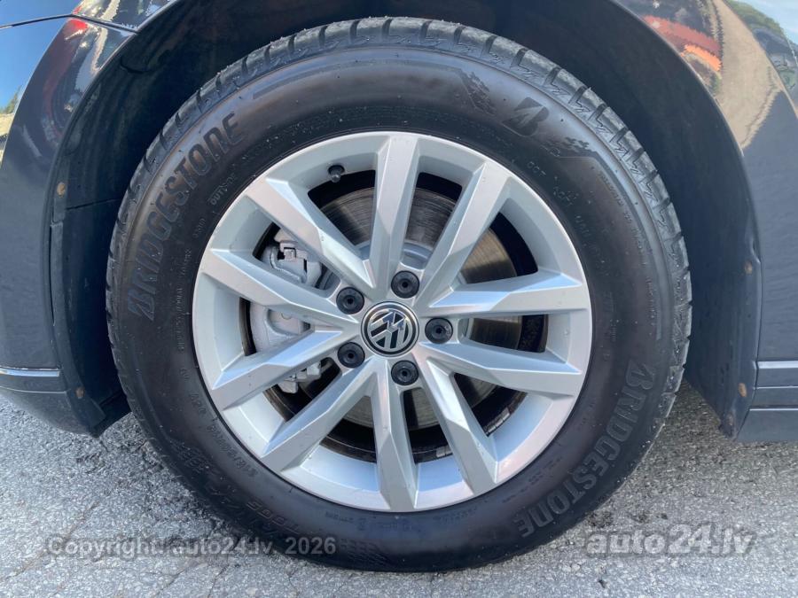 Grey Volkswagen Passat 2015 in Tallinn, with an engine capacity of 2.00 L and mileage of 254 thousand km for 8999 €, photo 20 on AUTOMOTO.COM.LV