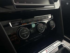 Pelēks Volkswagen Passat 2015 Viļņa, ar dzinēja tilpumu 2.00 L un nobraukumu 229 tūkst. km par 12499 €, foto 18 vietnē AUTOMOTO.COM.LV
