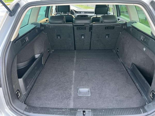 Volkswagen Passat 2015 Viļņa vietnē Pelēks Volkswagen Passat 2015 Viļņa, ar dzinēja tilpumu 1.97 L un nobraukumu 365 tūkst. km par 6700 €, foto 7 vietnē AUTOMOTO.COM.LV