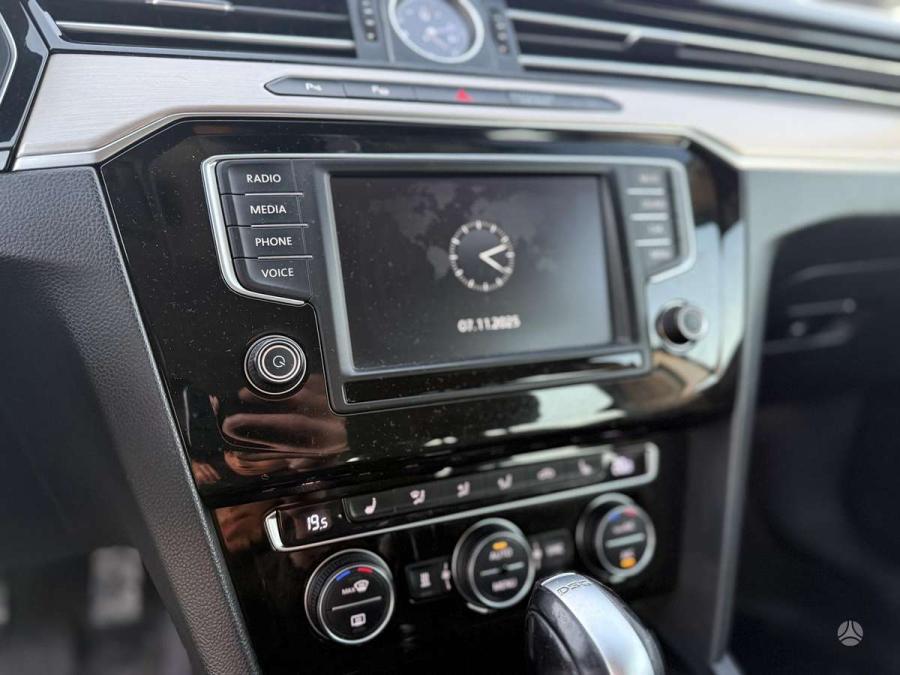 Pelēks Volkswagen Passat 2015 Kauņa, ar dzinēja tilpumu 1.97 L un nobraukumu 254 tūkst. km par 9049 €, foto 15 vietnē AUTOMOTO.COM.LV