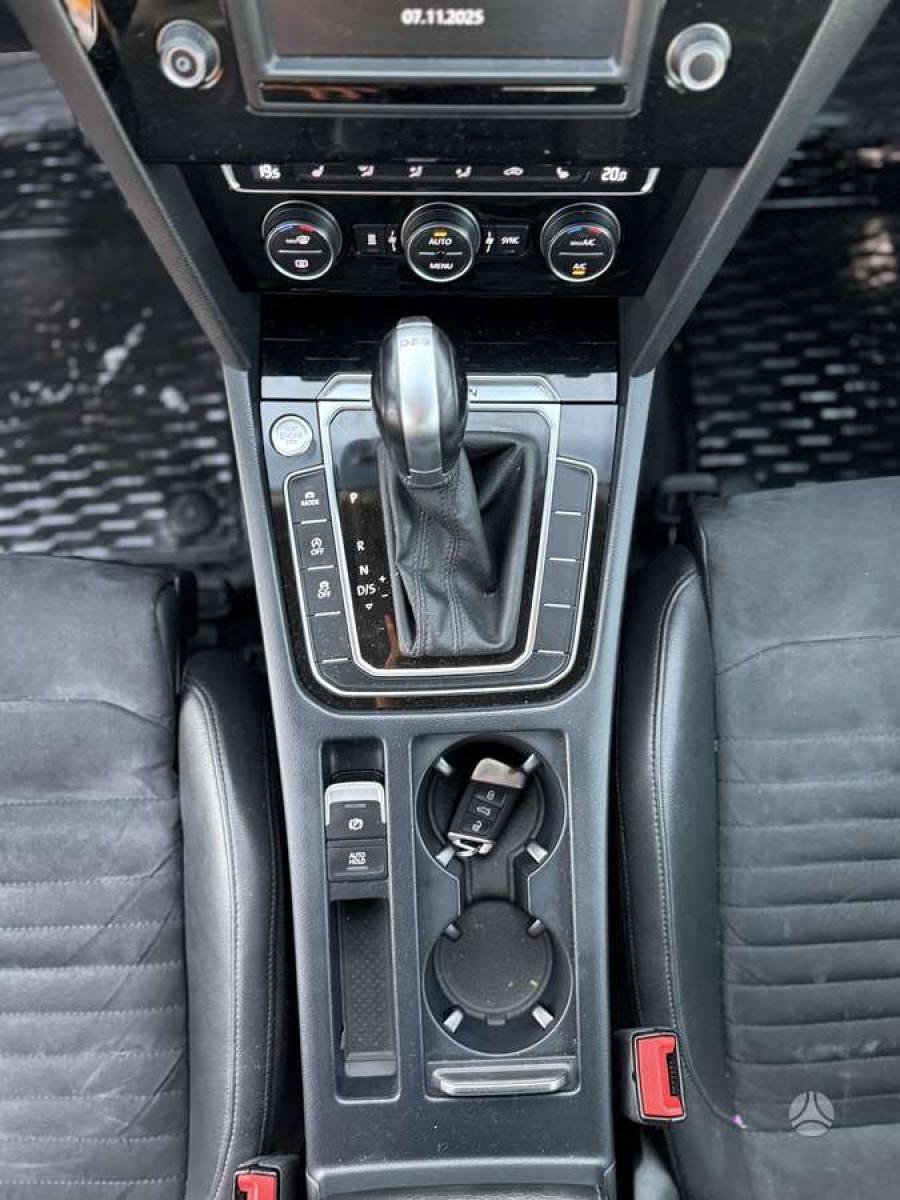 Pelēks Volkswagen Passat 2015 Kauņa, ar dzinēja tilpumu 1.97 L un nobraukumu 254 tūkst. km par 9049 €, foto 17 vietnē AUTOMOTO.COM.LV