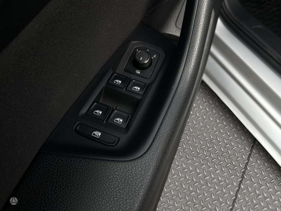 Pelēks Volkswagen Passat 2015 Viļņa, ar dzinēja tilpumu 1.60 L un nobraukumu 234 tūkst. km par 8399 €, foto 12 vietnē AUTOMOTO.COM.LV