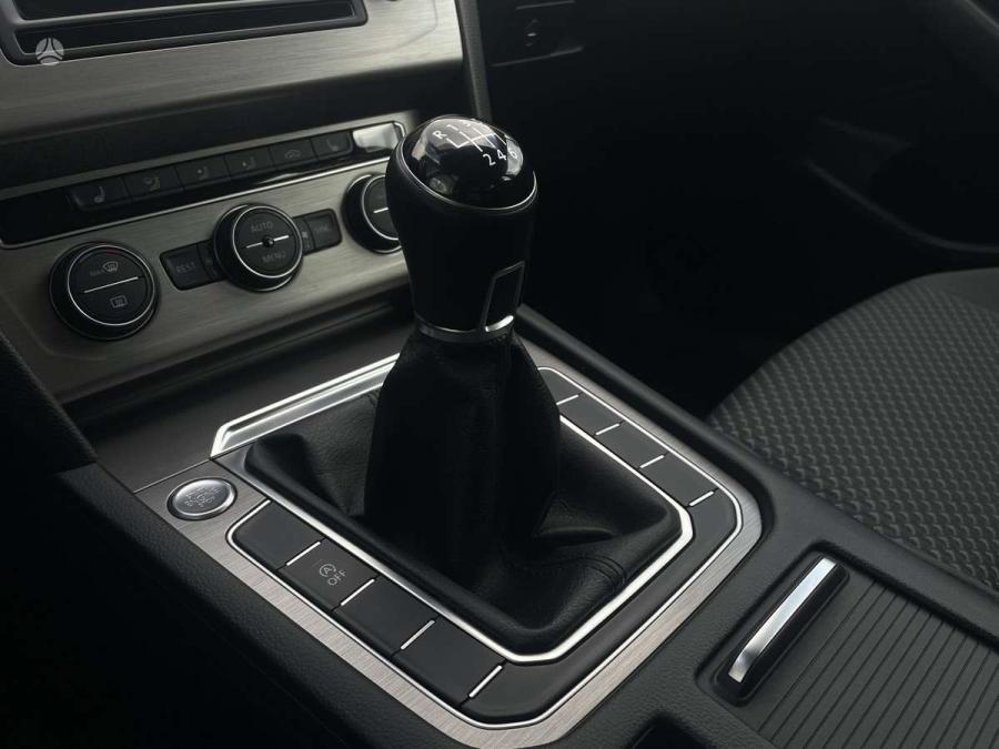 Pelēks Volkswagen Passat 2015 Viļņa, ar dzinēja tilpumu 1.60 L un nobraukumu 234 tūkst. km par 8399 €, foto 14 vietnē AUTOMOTO.COM.LV