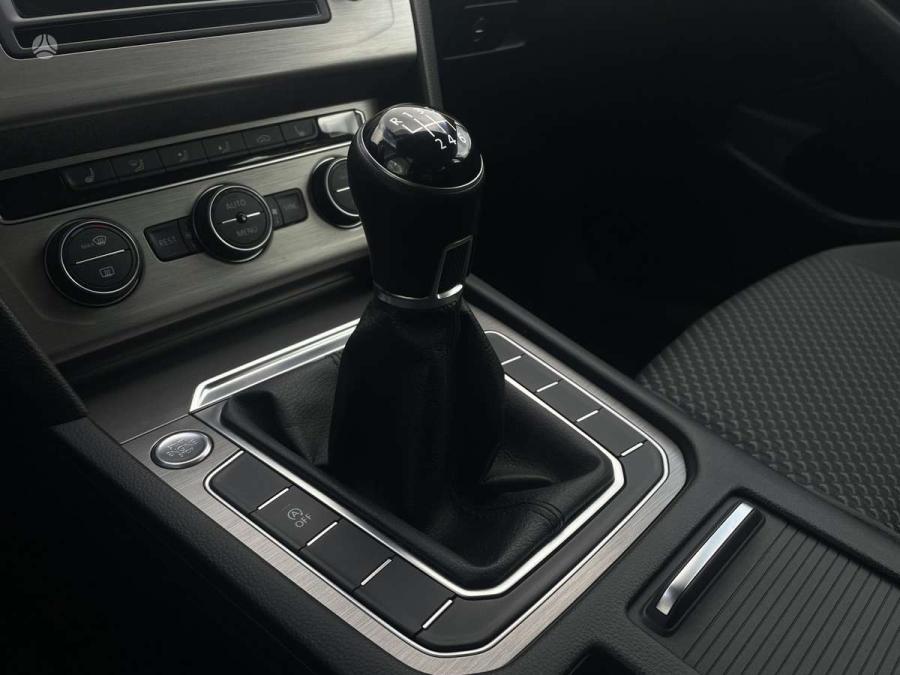 Pelēks Volkswagen Passat 2015 Viļņa, ar dzinēja tilpumu 1.60 L un nobraukumu 234 tūkst. km par 8399 €, foto 14 vietnē AUTOMOTO.COM.LV