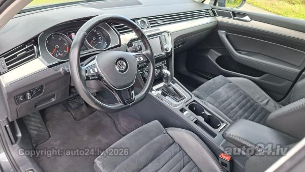 Grey Volkswagen Passat 2015 in Tallinn, with an engine capacity of 2.00 L and mileage of 328 thousand km for 8999 €, photo 8 on AUTOMOTO.COM.LV