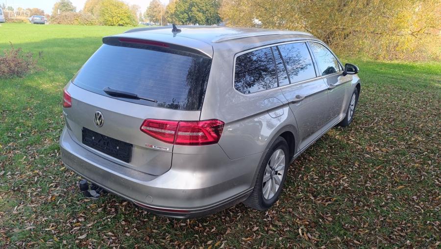 Grey Volkswagen Passat 2015 in Alytus, with an engine capacity of 1.60 L and mileage of 300 thousand km for 6999 €, photo 6 on AUTOMOTO.COM.LV