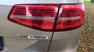 Grey Volkswagen Passat 2015 in Alytus, with an engine capacity of 1.60 L and mileage of 300 thousand km for 6999 €, photo 8 on AUTOMOTO.COM.LV