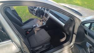 Grey Volkswagen Passat 2015 in Alytus, with an engine capacity of 1.60 L and mileage of 300 thousand km for 6999 €, photo 10 on AUTOMOTO.COM.LV