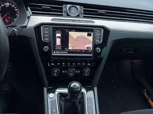 Grey Volkswagen Passat 2016 in Prienai, with an engine capacity of 1.60 L and mileage of 252 thousand km for 8650 €, photo 8 on AUTOMOTO.COM.LV