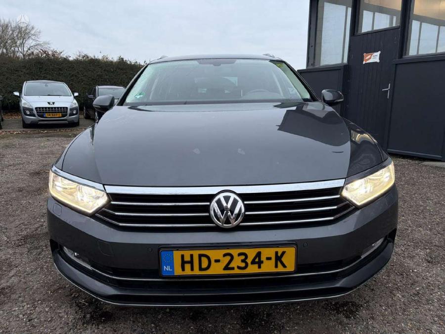 Grey Volkswagen Passat 2016 in Prienai, with an engine capacity of 1.60 L and mileage of 252 thousand km for 8650 €, photo 21 on AUTOMOTO.COM.LV