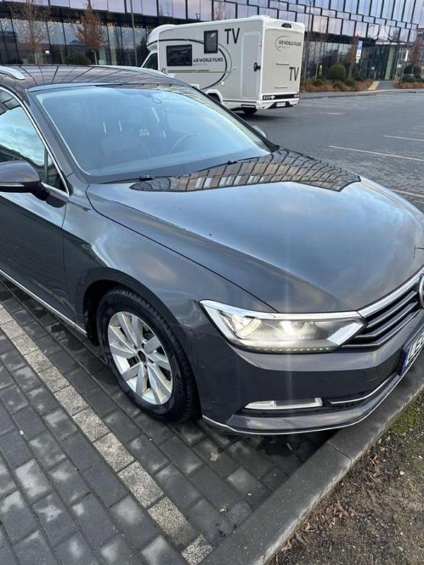 Pelēks Volkswagen Passat 2016 Viļņa, ar dzinēja tilpumu 1.97 L un nobraukumu 310 tūkst. km par 9700 €, foto 1 vietnē AUTOMOTO.COM.LV